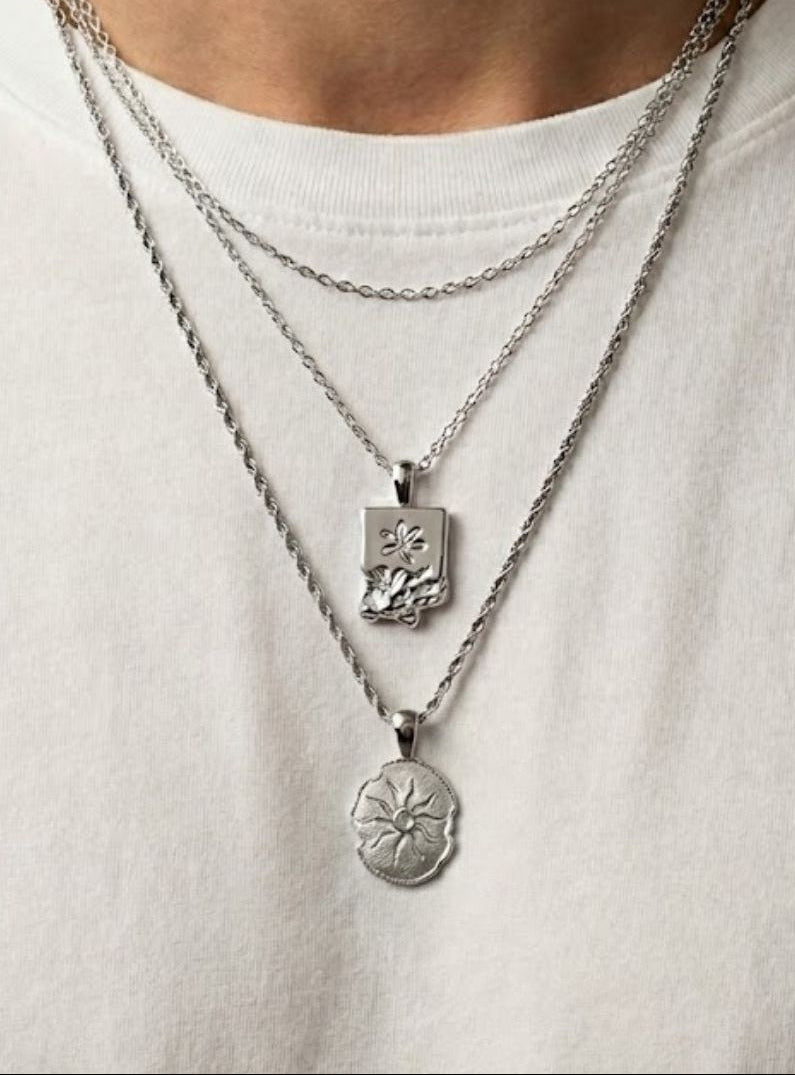 How to Layer Necklaces for Men – The Minimalist Stacking Guide – EXCITÀRE